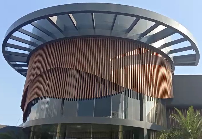 Motorized aluminum louvers – uniqueness comes from structure | BM Windows