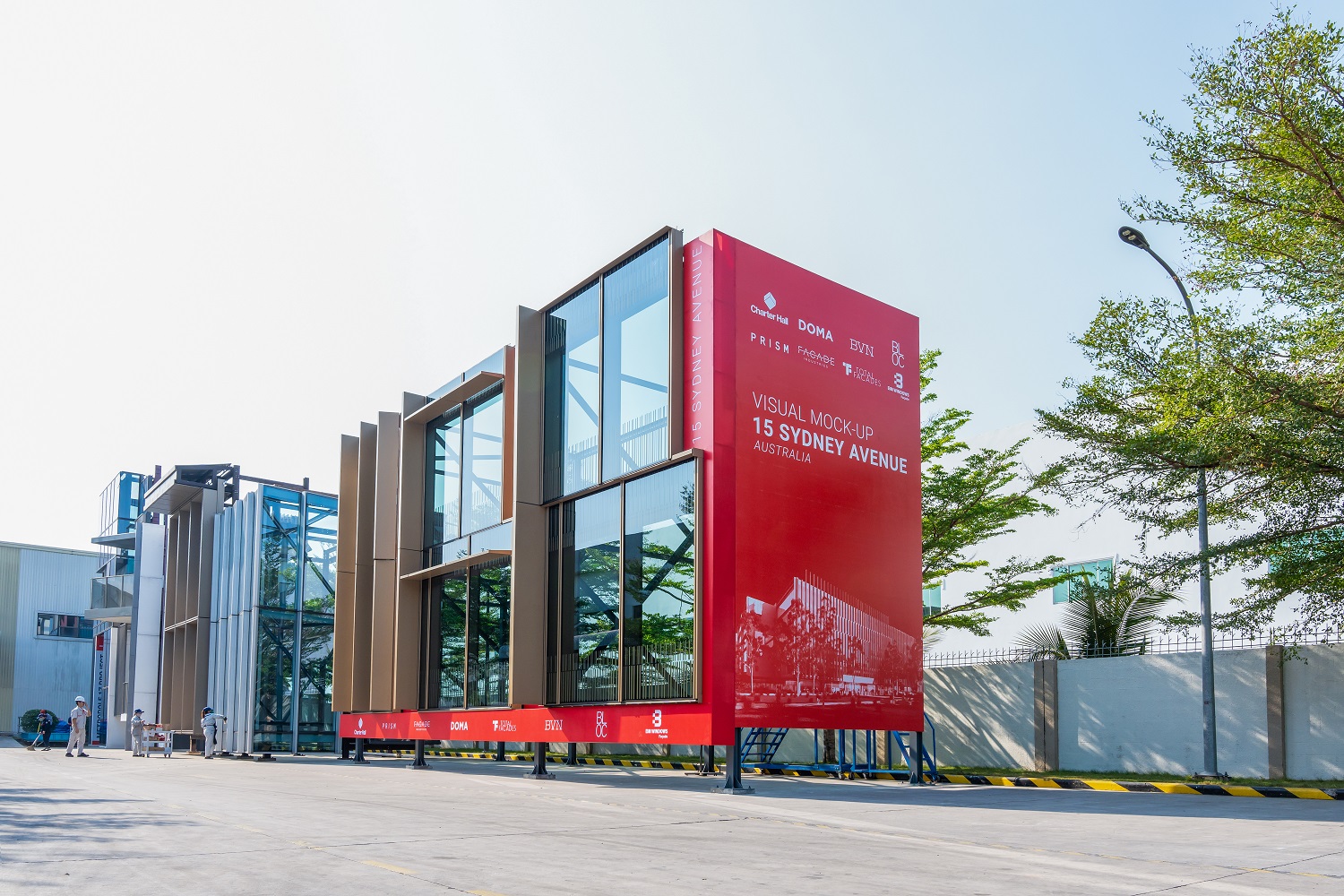 Completing the last unitized panel of Marina Central Tower | BM Windows